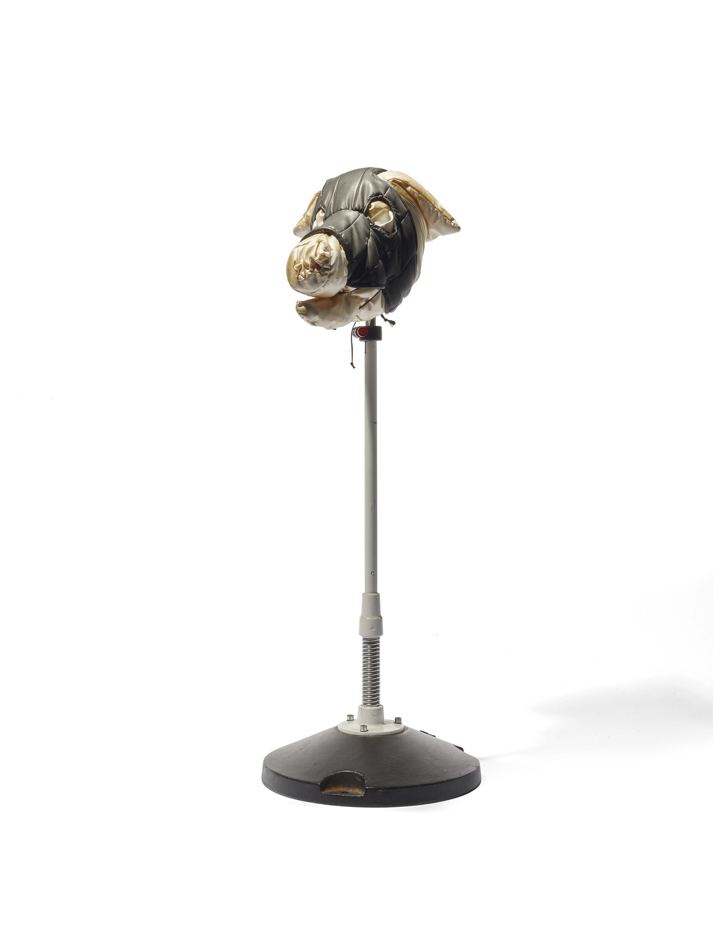 Punching balls (tête de cochon blanche et noire) by Anne Ferrer | Art.Salon