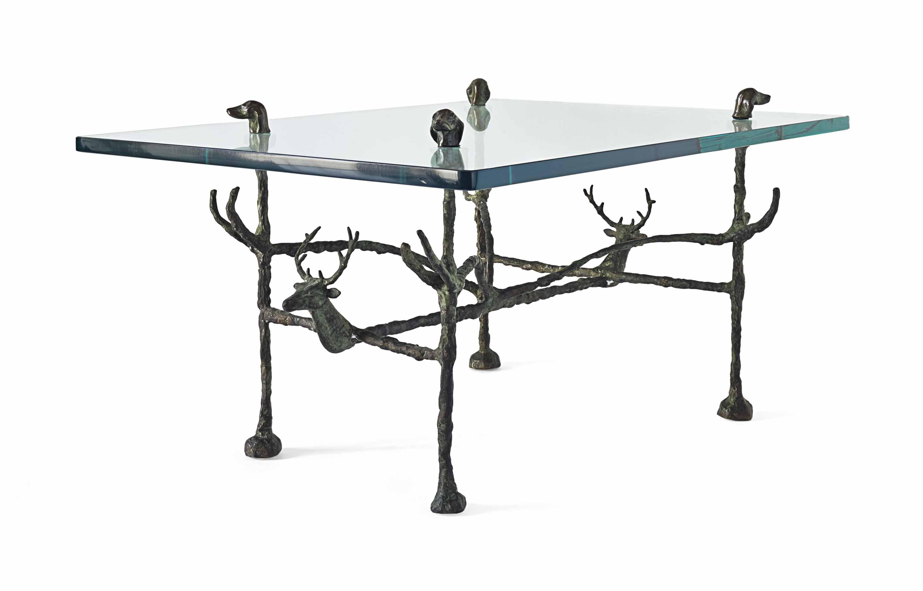 Table basse trapézoïdale: modèle aux cerfs et aux chiens by Diego ...