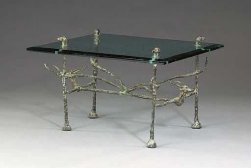 Table basse trapezoïdale, modèle aux cerfs et aux chiens by Diego ...