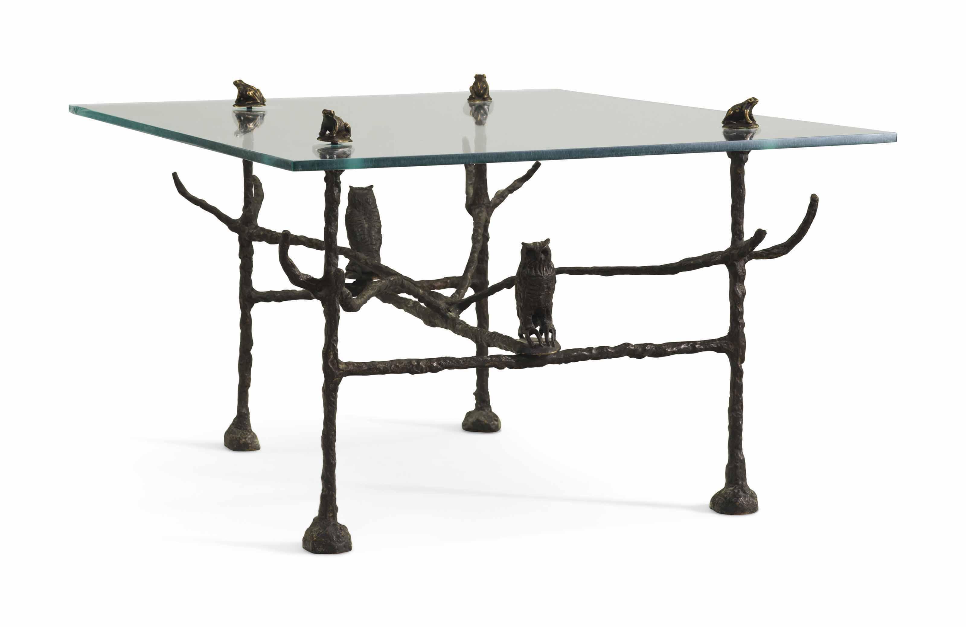 Table basse trapezoïdale, modèle aux hiboux et grenouilles by Diego ...