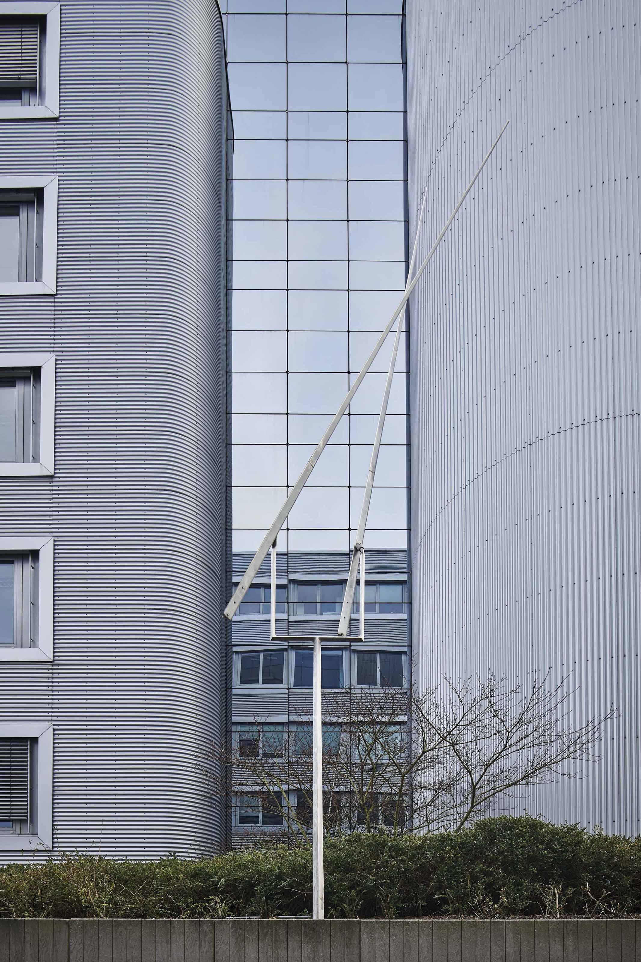 Two Lines Up Excentric Vi (Two Slender Lines Excentric) by George ...