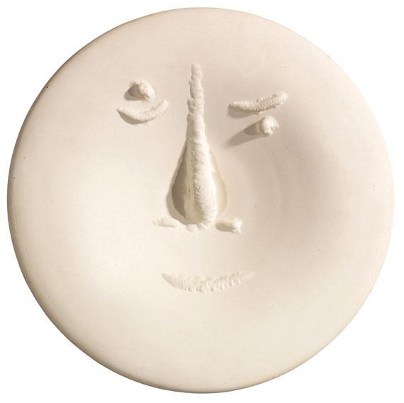 Face with large nose by Pablo Picasso | Art.Salon