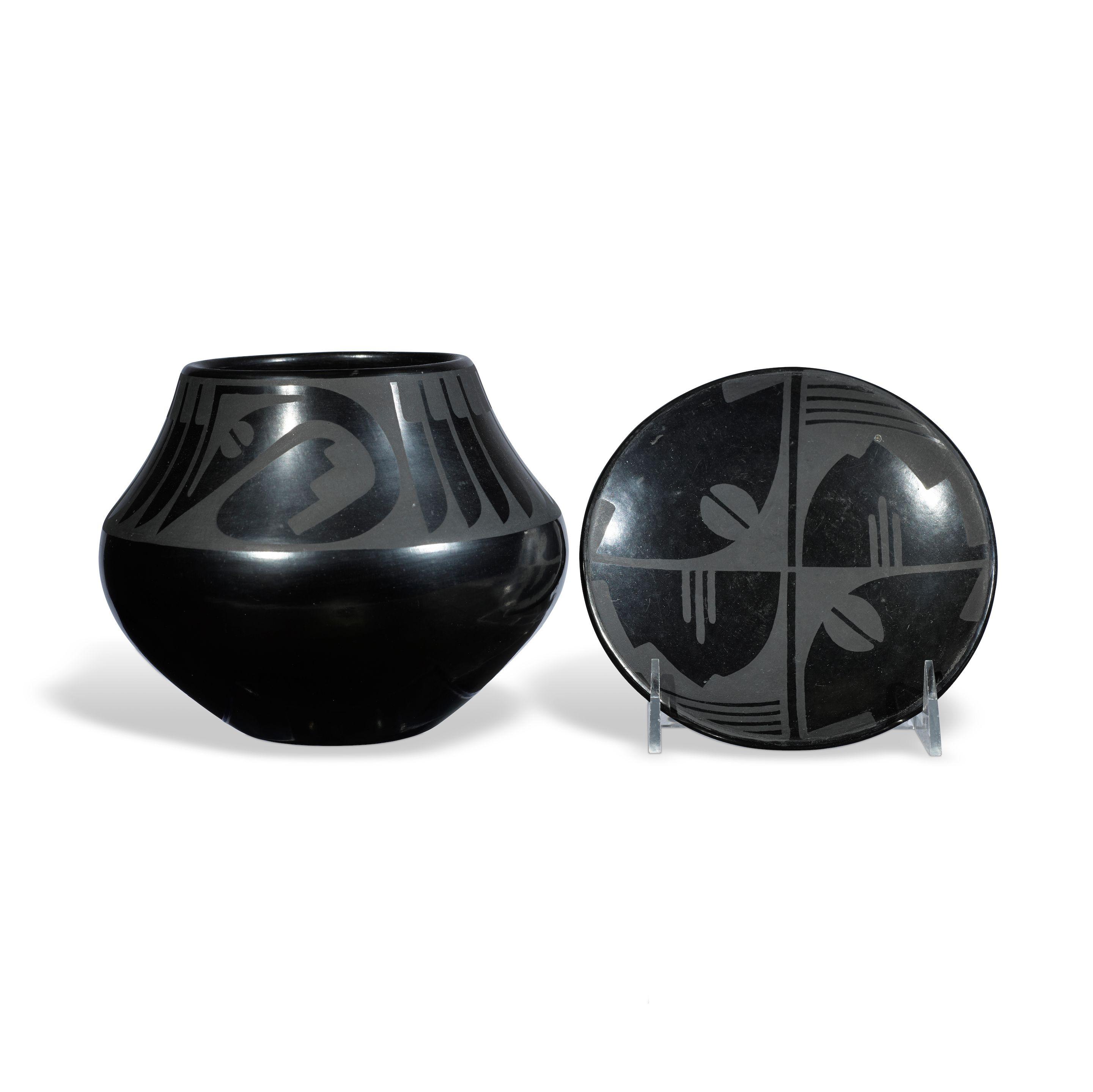 Two Maria Martinez and Popovi Da pottery objects | Art.Salon